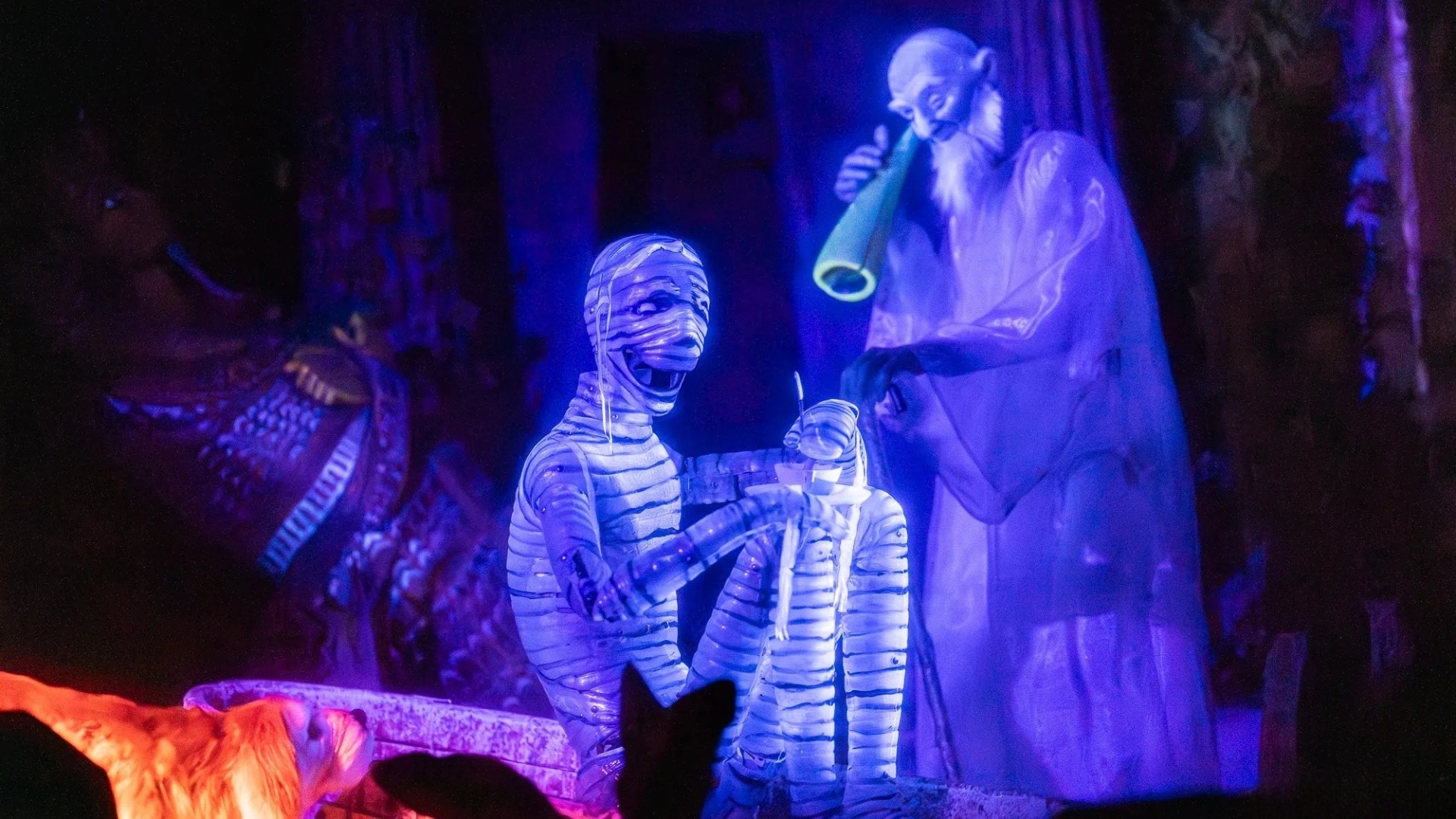 10 “Fascinating” Ghosts of the Movie The Haunted Mansion | FilMonger